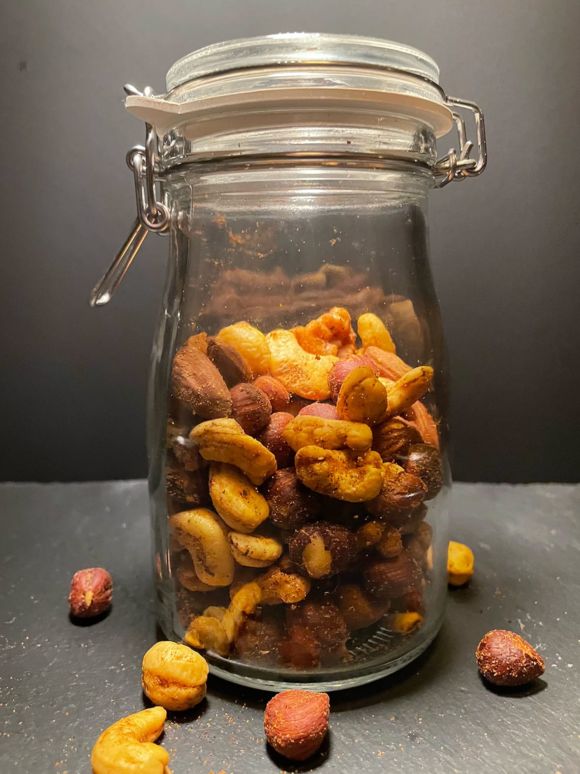 Gerookte noten uit de spitmand • Roog BBQ